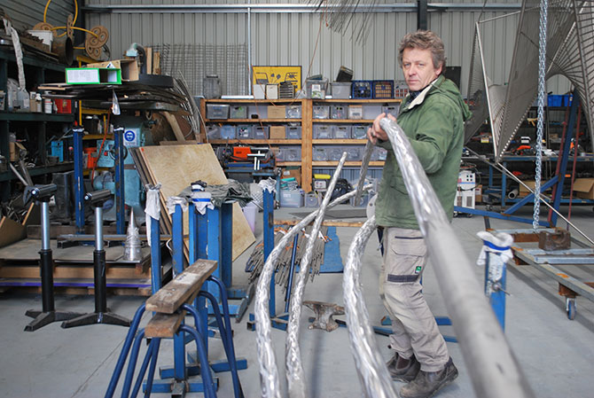 Matthew Harding: Thinking Hands | troublemag